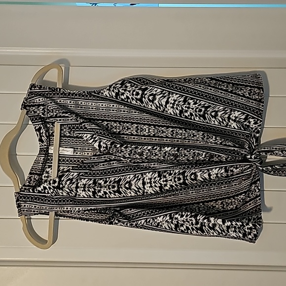 per seption concept | Tops | 27 Ladies Large Black And White Sleeveless ...